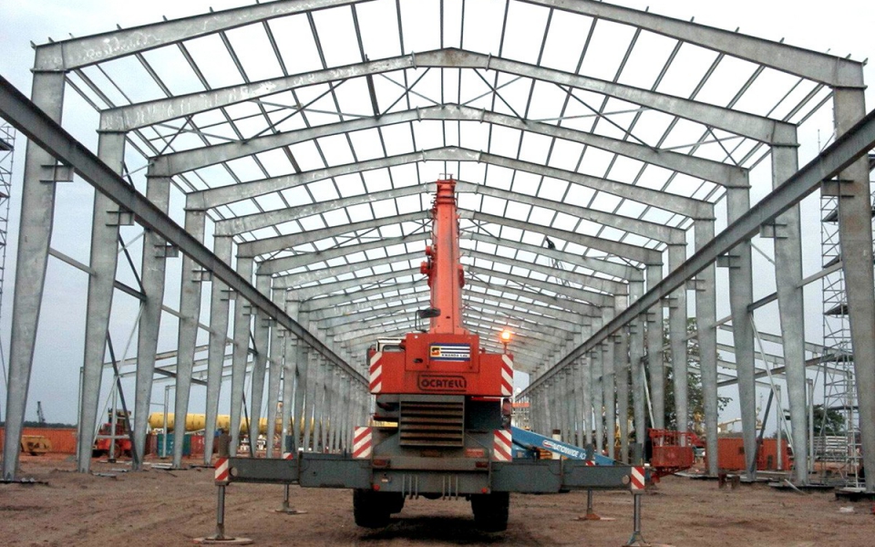 Workshop construction in Angola